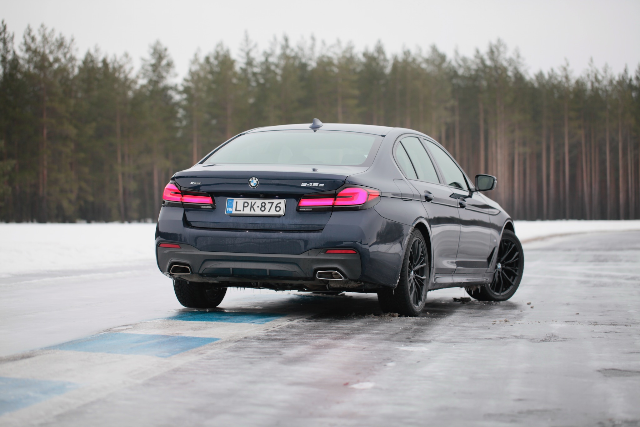 Koeajossa BMW 545e xDrive – upea moottori ei riitä kaikkeen